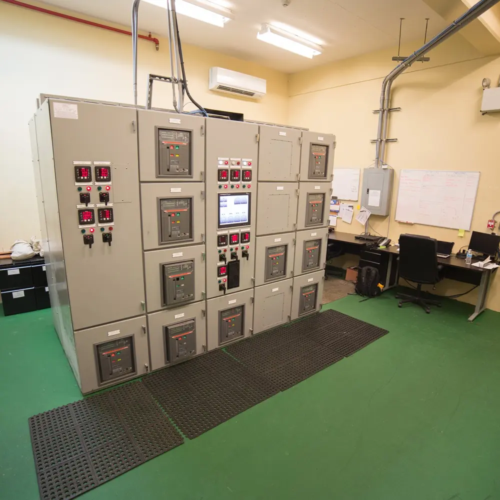 ComAp - Peter Island Hybrid Wind Power System